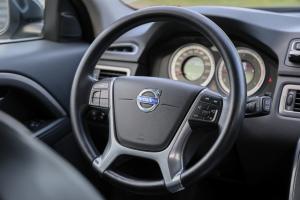 Black Volvo V70 2011 in Riga, with an engine capacity of 2.00 L and mileage of 0 thousand km for 7250 €, photo 18 on AUTOMOTO.COM.LV