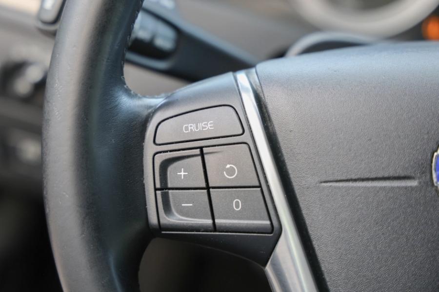 Black Volvo V70 2011 in Riga, with an engine capacity of 2.00 L and mileage of 0 thousand km for 7250 €, photo 25 on AUTOMOTO.COM.LV