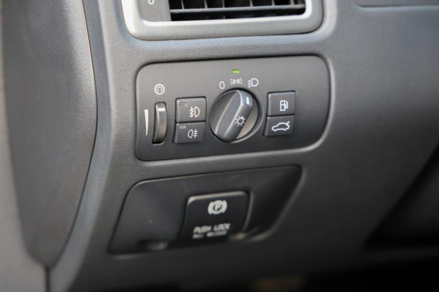 Black Volvo V70 2011 in Riga, with an engine capacity of 2.00 L and mileage of 0 thousand km for 7250 €, photo 27 on AUTOMOTO.COM.LV