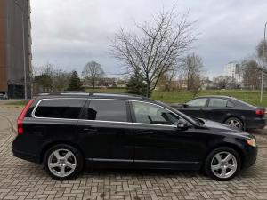 Black Volvo V70 2011 in Riga, with an engine capacity of 2.40 L and mileage of 349 thousand km for 3290 €, photo 3 on AUTOMOTO.COM.LV