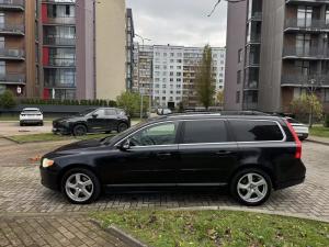 Black Volvo V70 2011 in Riga, with an engine capacity of 2.40 L and mileage of 349 thousand km for 3290 €, photo 4 on AUTOMOTO.COM.LV