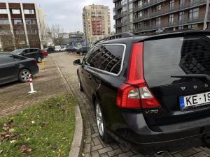 Black Volvo V70 2011 in Riga, with an engine capacity of 2.40 L and mileage of 349 thousand km for 3290 €, photo 7 on AUTOMOTO.COM.LV