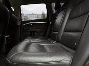 Black Volvo V70 2011 in Riga, with an engine capacity of 2.40 L and mileage of 349 thousand km for 3290 €, photo 11 on AUTOMOTO.COM.LV