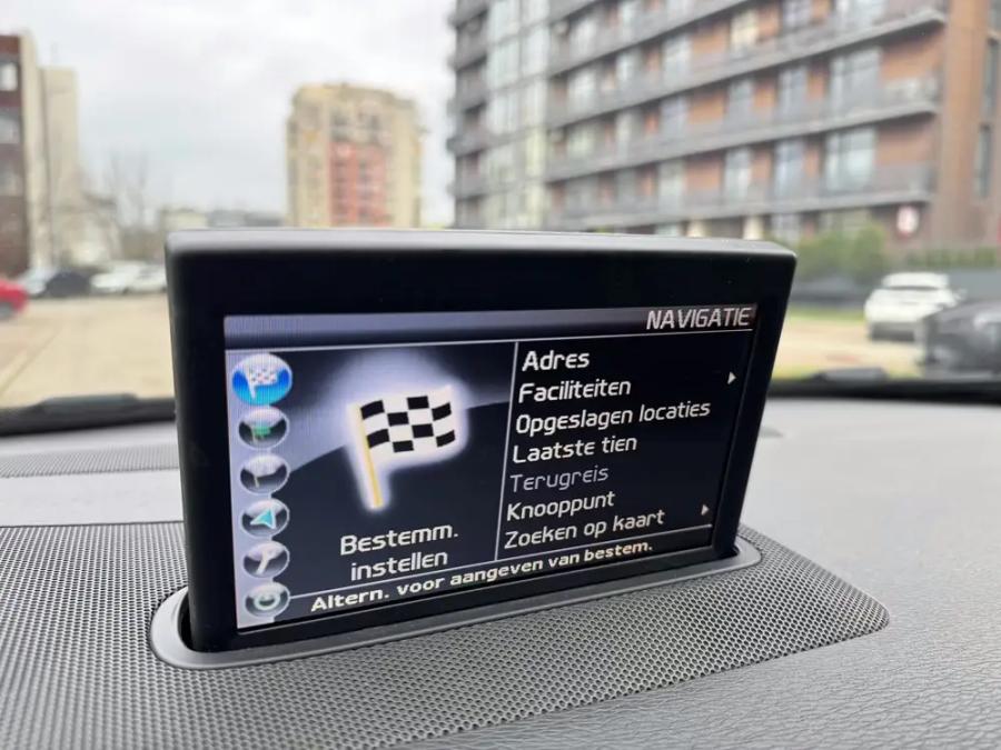 Black Volvo V70 2011 in Riga, with an engine capacity of 2.40 L and mileage of 349 thousand km for 3290 €, photo 14 on AUTOMOTO.COM.LV