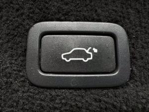 Black Volvo V70 2011 in Riga, with an engine capacity of 2.40 L and mileage of 349 thousand km for 3290 €, photo 18 on AUTOMOTO.COM.LV