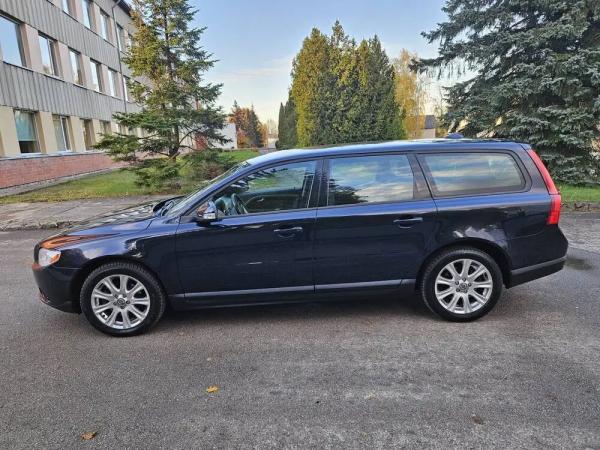 Melns Volvo V70 2011 Jēkabpils, ar dzinēja tilpumu 2.00 L un nobraukumu 225 tūkst. km par 5000 €, foto 8 vietnē AUTOMOTO.COM.LV