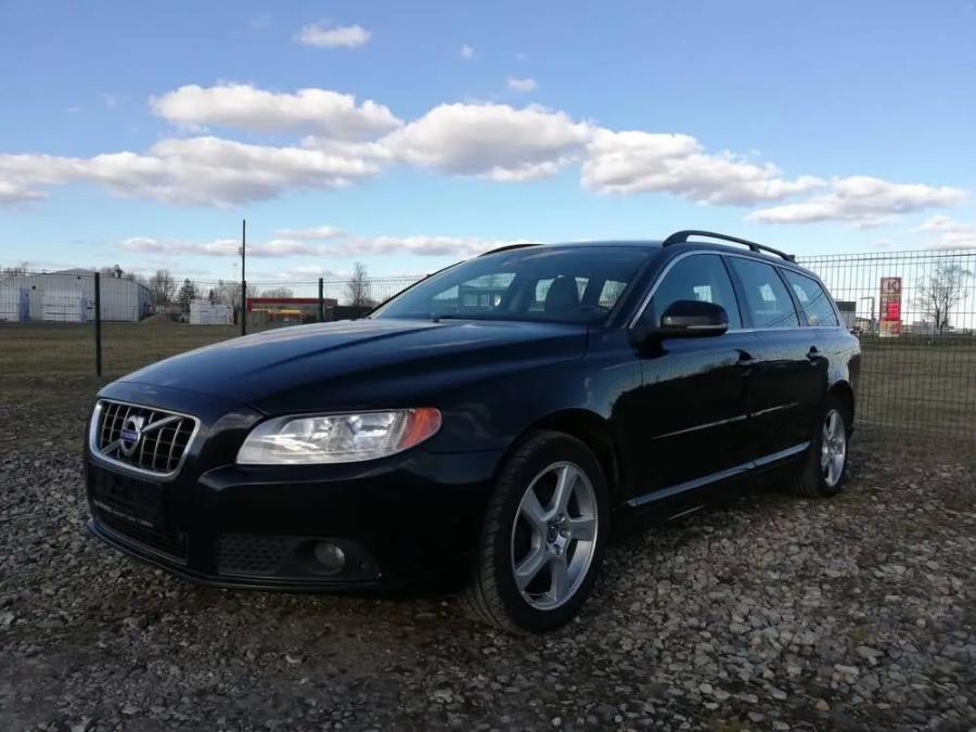 Melns Volvo V70 2011 Saldus, ar dzinēja tilpumu 2.40 L un nobraukumu 378 tūkst. km par 5700 €, foto 1 vietnē AUTOMOTO.COM.LV