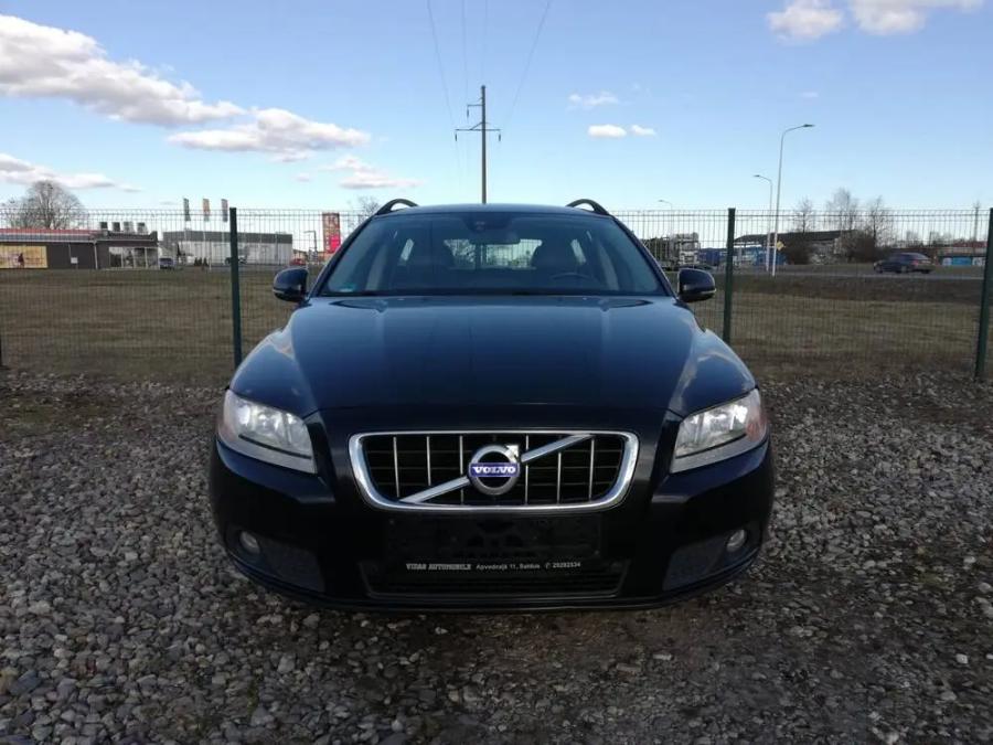 Melns Volvo V70 2011 Saldus, ar dzinēja tilpumu 2.40 L un nobraukumu 378 tūkst. km par 5700 €, foto 6 vietnē AUTOMOTO.COM.LV