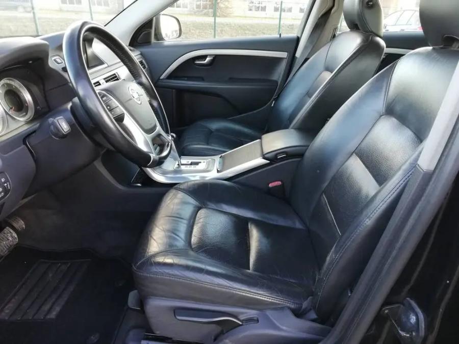 Melns Volvo V70 2011 Saldus, ar dzinēja tilpumu 2.40 L un nobraukumu 378 tūkst. km par 5700 €, foto 8 vietnē AUTOMOTO.COM.LV
