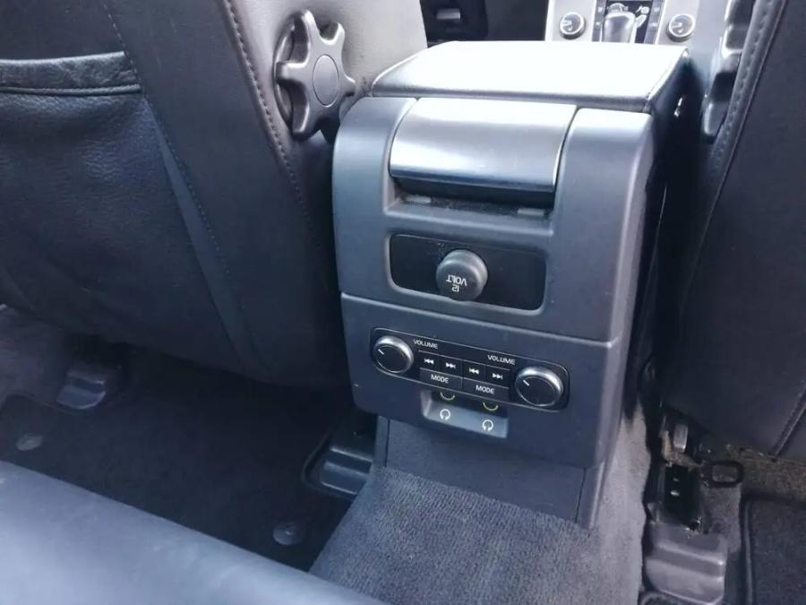 Melns Volvo V70 2011 Saldus, ar dzinēja tilpumu 2.40 L un nobraukumu 378 tūkst. km par 5700 €, foto 11 vietnē AUTOMOTO.COM.LV