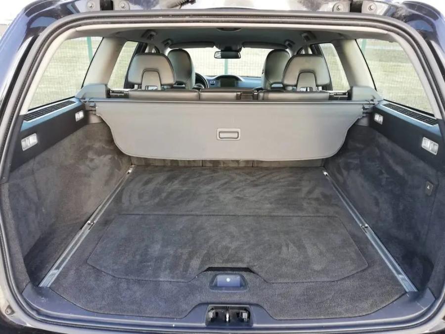 Melns Volvo V70 2011 Saldus, ar dzinēja tilpumu 2.40 L un nobraukumu 378 tūkst. km par 5700 €, foto 12 vietnē AUTOMOTO.COM.LV