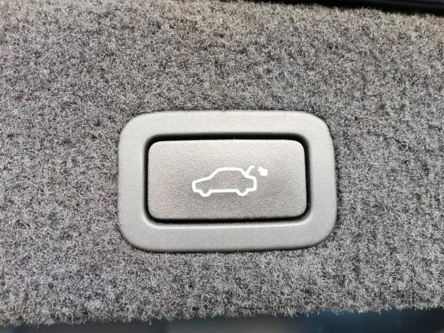 Melns Volvo V70 2011 Saldus, ar dzinēja tilpumu 2.40 L un nobraukumu 378 tūkst. km par 5700 €, foto 13 vietnē AUTOMOTO.COM.LV