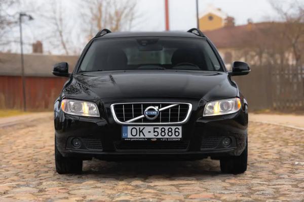 Melns Volvo V70 2011 Jelgava, ar dzinēja tilpumu 2.00 L un nobraukumu 278 tūkst. km par 7700 €, foto 3 vietnē AUTOMOTO.COM.LV