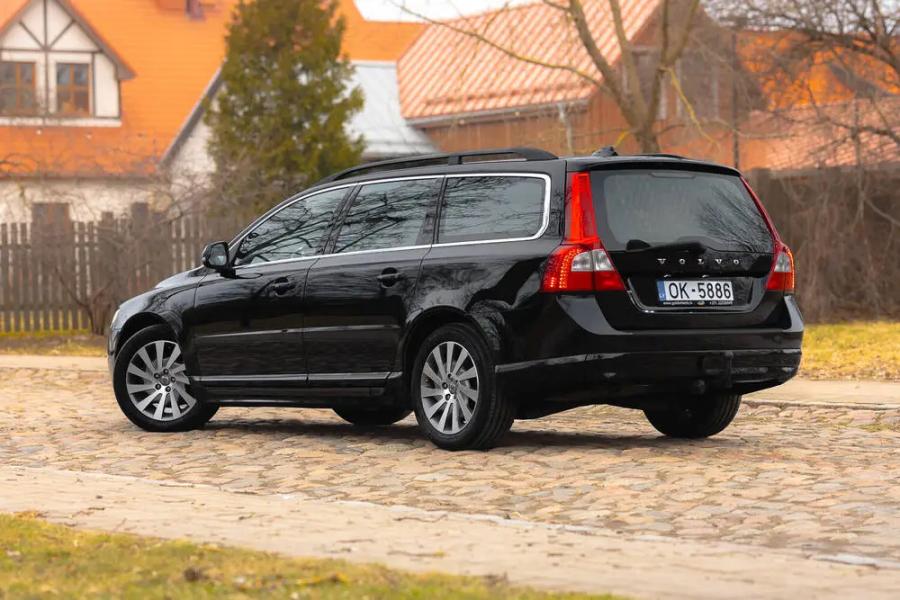 Melns Volvo V70 2011 Jelgava, ar dzinēja tilpumu 2.00 L un nobraukumu 278 tūkst. km par 7700 €, foto 5 vietnē AUTOMOTO.COM.LV