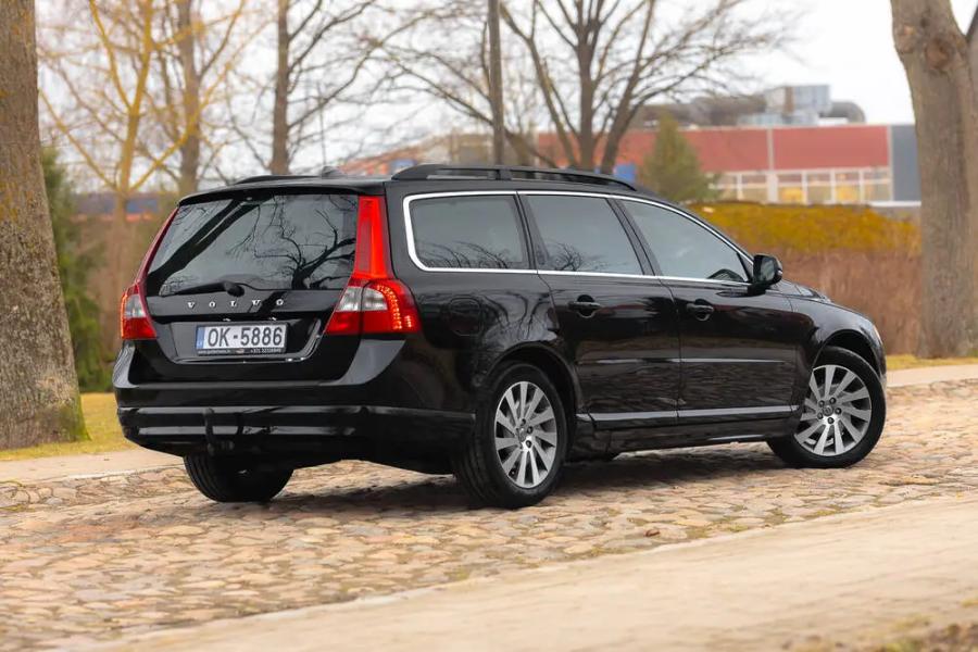 Melns Volvo V70 2011 Jelgava, ar dzinēja tilpumu 2.00 L un nobraukumu 278 tūkst. km par 7700 €, foto 6 vietnē AUTOMOTO.COM.LV