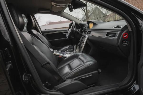 Melns Volvo V70 2011 Jelgava, ar dzinēja tilpumu 2.00 L un nobraukumu 278 tūkst. km par 7700 €, foto 7 vietnē AUTOMOTO.COM.LV