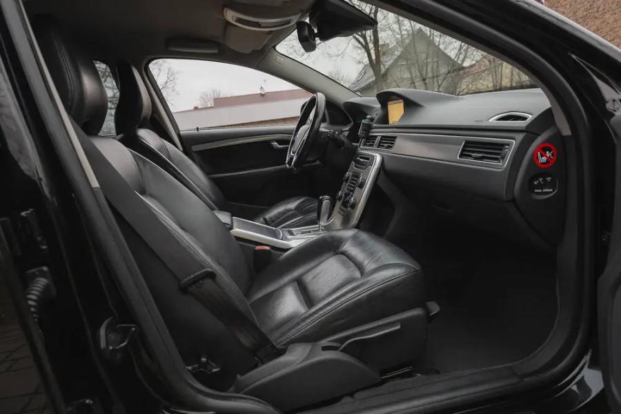 Melns Volvo V70 2011 Jelgava, ar dzinēja tilpumu 2.00 L un nobraukumu 278 tūkst. km par 7700 €, foto 8 vietnē AUTOMOTO.COM.LV
