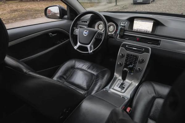 Melns Volvo V70 2011 Jelgava, ar dzinēja tilpumu 2.00 L un nobraukumu 278 tūkst. km par 7700 €, foto 8 vietnē AUTOMOTO.COM.LV