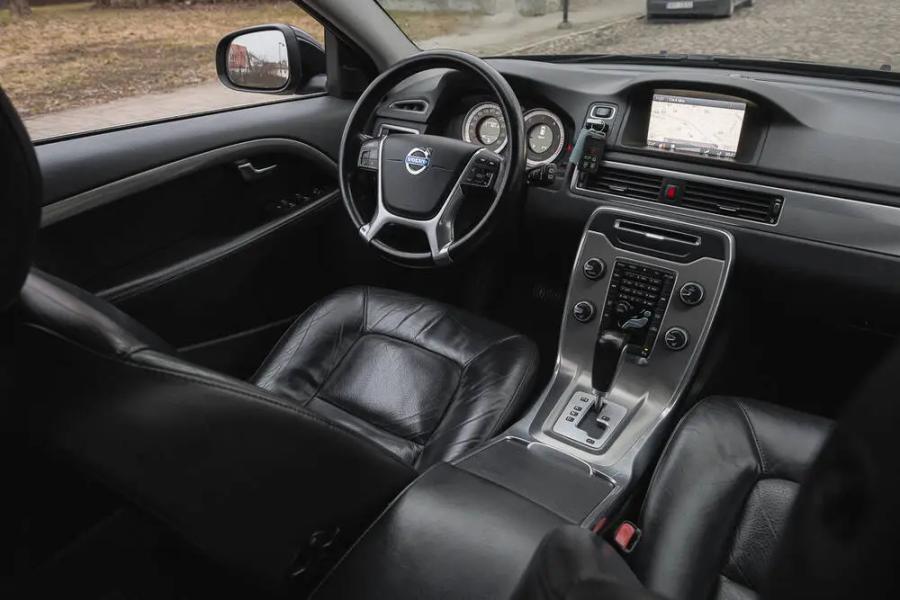 Melns Volvo V70 2011 Jelgava, ar dzinēja tilpumu 2.00 L un nobraukumu 278 tūkst. km par 7700 €, foto 9 vietnē AUTOMOTO.COM.LV