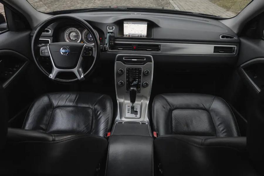 Melns Volvo V70 2011 Jelgava, ar dzinēja tilpumu 2.00 L un nobraukumu 278 tūkst. km par 7700 €, foto 10 vietnē AUTOMOTO.COM.LV
