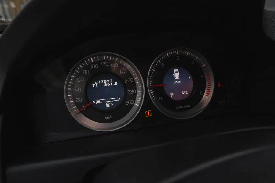 Melns Volvo V70 2011 Jelgava, ar dzinēja tilpumu 2.00 L un nobraukumu 278 tūkst. km par 7700 €, foto 13 vietnē AUTOMOTO.COM.LV