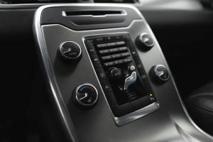 Melns Volvo V70 2011 Jelgava, ar dzinēja tilpumu 2.00 L un nobraukumu 278 tūkst. km par 7700 €, foto 15 vietnē AUTOMOTO.COM.LV