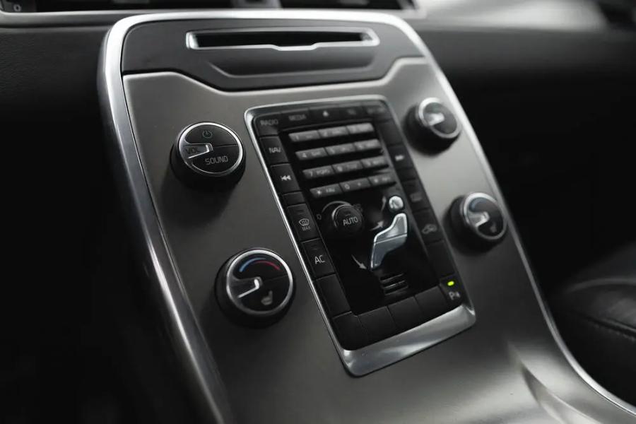 Melns Volvo V70 2011 Jelgava, ar dzinēja tilpumu 2.00 L un nobraukumu 278 tūkst. km par 7700 €, foto 15 vietnē AUTOMOTO.COM.LV