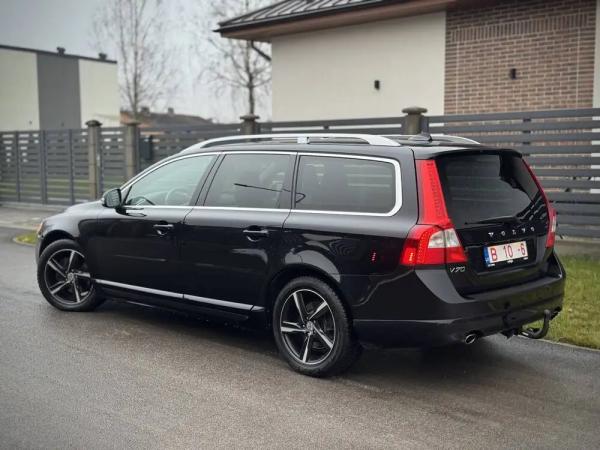 Melns Volvo V70 2011 Jelgava, ar dzinēja tilpumu 2.40 L un nobraukumu 329 tūkst. km par 6350 €, foto 3 vietnē AUTOMOTO.COM.LV