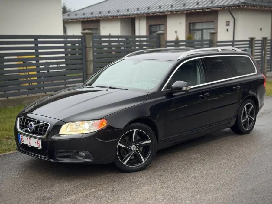 Melns Volvo V70 2011 Jelgava, ar dzinēja tilpumu 2.40 L un nobraukumu 329 tūkst. km par 6350 €, foto 1 vietnē AUTOMOTO.COM.LV