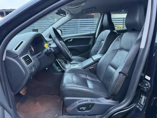 Melns Volvo V70 2011 Jelgava, ar dzinēja tilpumu 2.40 L un nobraukumu 329 tūkst. km par 6350 €, foto 8 vietnē AUTOMOTO.COM.LV
