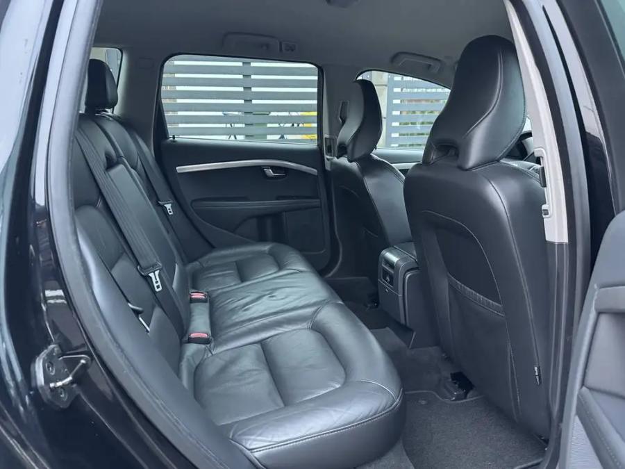 Melns Volvo V70 2011 Jelgava, ar dzinēja tilpumu 2.40 L un nobraukumu 329 tūkst. km par 6350 €, foto 11 vietnē AUTOMOTO.COM.LV