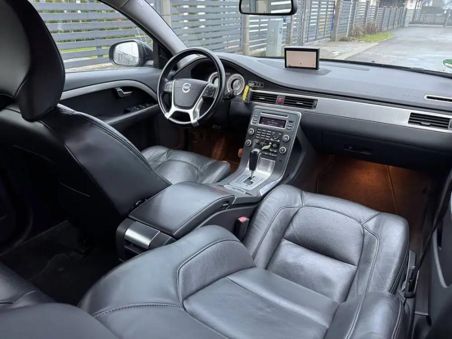 Melns Volvo V70 2011 Jelgava, ar dzinēja tilpumu 2.40 L un nobraukumu 329 tūkst. km par 6350 €, foto 13 vietnē AUTOMOTO.COM.LV