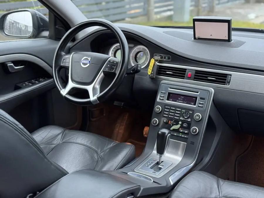 Melns Volvo V70 2011 Jelgava, ar dzinēja tilpumu 2.40 L un nobraukumu 329 tūkst. km par 6350 €, foto 14 vietnē AUTOMOTO.COM.LV