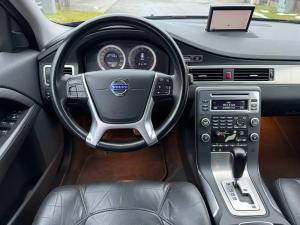 Melns Volvo V70 2011 Jelgava, ar dzinēja tilpumu 2.40 L un nobraukumu 329 tūkst. km par 6350 €, foto 15 vietnē AUTOMOTO.COM.LV