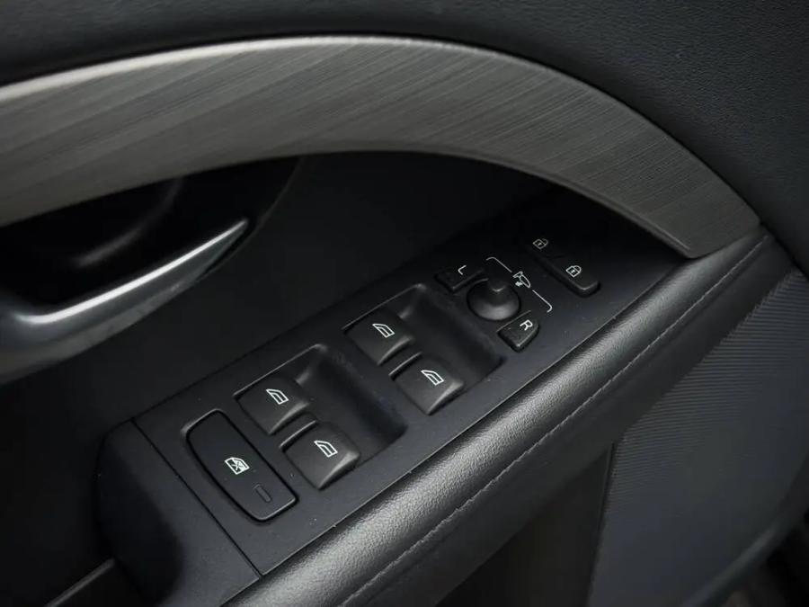 Melns Volvo V70 2011 Jelgava, ar dzinēja tilpumu 2.40 L un nobraukumu 329 tūkst. km par 6350 €, foto 17 vietnē AUTOMOTO.COM.LV