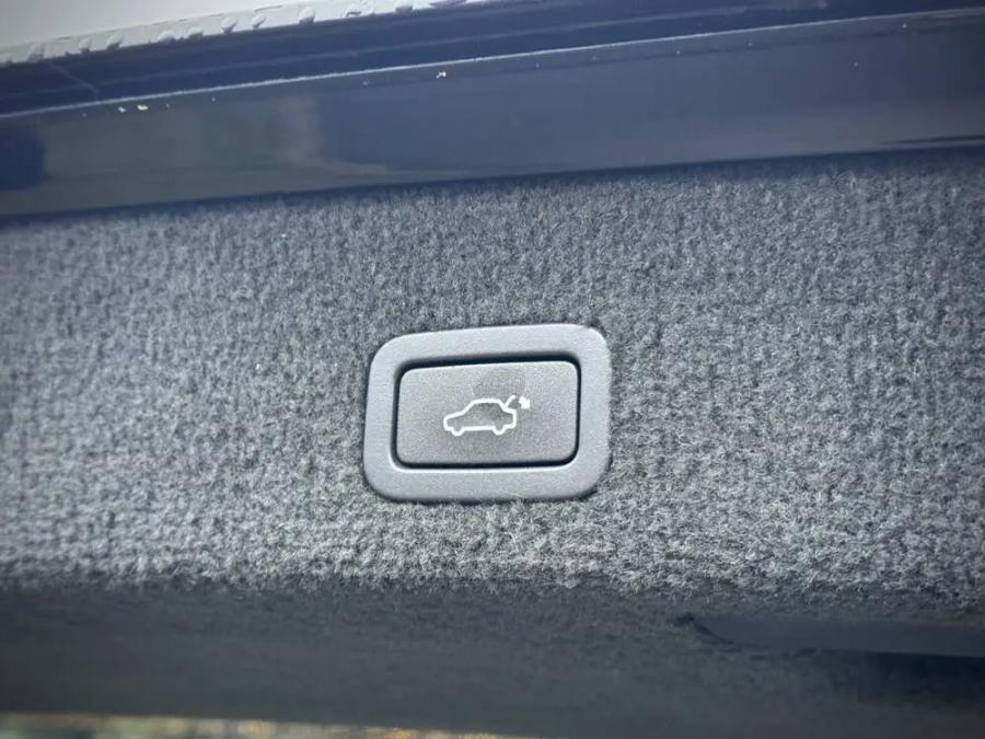 Melns Volvo V70 2011 Jelgava, ar dzinēja tilpumu 2.40 L un nobraukumu 329 tūkst. km par 6350 €, foto 19 vietnē AUTOMOTO.COM.LV