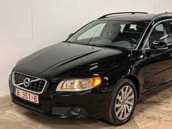 Melns Volvo V70 2011 Jūrmala, ar dzinēja tilpumu 2.00 L un nobraukumu 399 tūkst. km par 7250 €, foto 6 vietnē AUTOMOTO.COM.LV