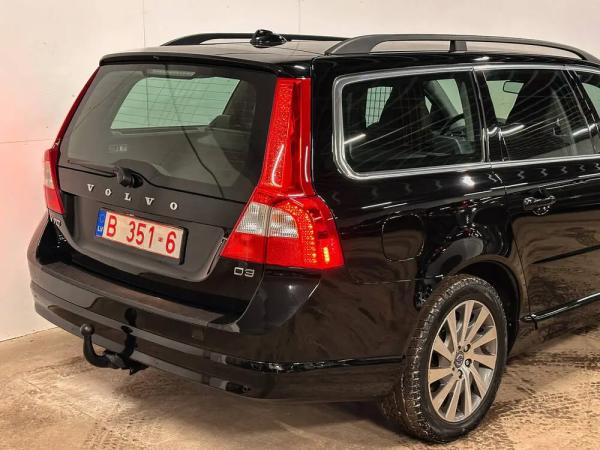 Melns Volvo V70 2011 Jūrmala, ar dzinēja tilpumu 2.00 L un nobraukumu 399 tūkst. km par 7250 €, foto 10 vietnē AUTOMOTO.COM.LV