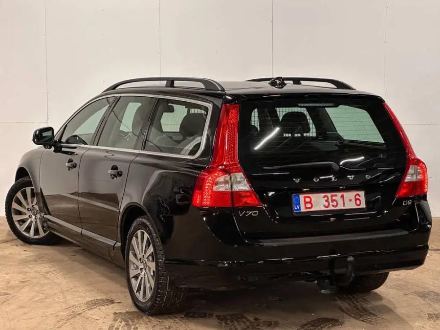 Melns Volvo V70 2011 Jūrmala, ar dzinēja tilpumu 2.00 L un nobraukumu 399 tūkst. km par 7250 €, foto 12 vietnē AUTOMOTO.COM.LV