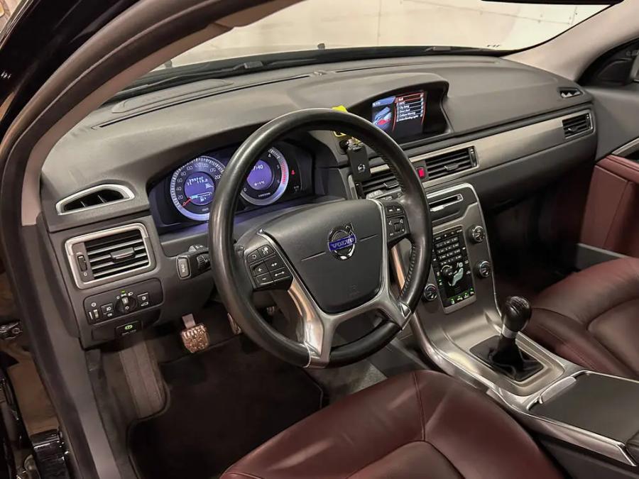 Melns Volvo V70 2011 Jūrmala, ar dzinēja tilpumu 2.00 L un nobraukumu 399 tūkst. km par 7250 €, foto 15 vietnē AUTOMOTO.COM.LV