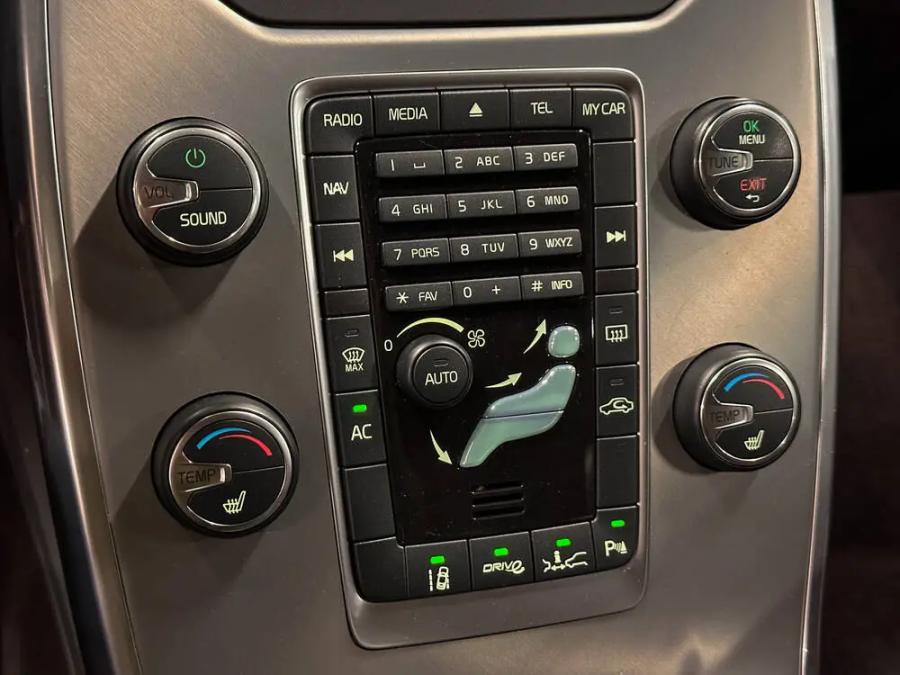 Melns Volvo V70 2011 Jūrmala, ar dzinēja tilpumu 2.00 L un nobraukumu 399 tūkst. km par 7250 €, foto 22 vietnē AUTOMOTO.COM.LV