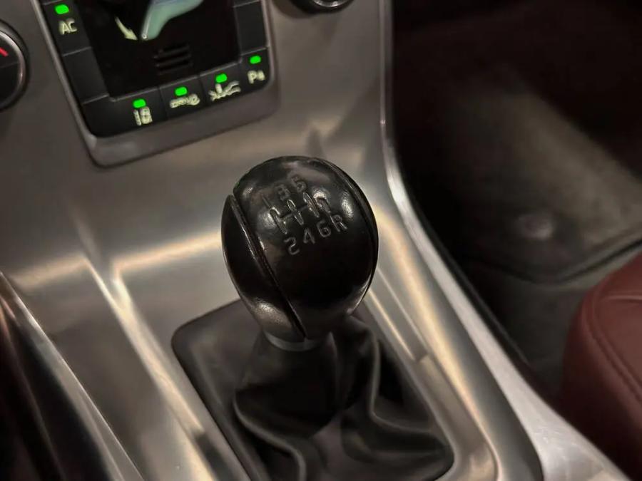Melns Volvo V70 2011 Jūrmala, ar dzinēja tilpumu 2.00 L un nobraukumu 399 tūkst. km par 7250 €, foto 23 vietnē AUTOMOTO.COM.LV