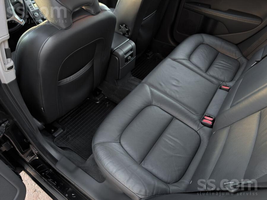Melns Volvo V70 2011 Jūrmala, ar dzinēja tilpumu 2.00 L un nobraukumu 342 tūkst. km par 5250 €, foto 14 vietnē AUTOMOTO.COM.LV