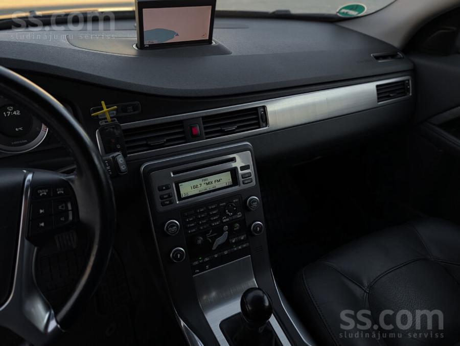 Melns Volvo V70 2011 Jūrmala, ar dzinēja tilpumu 2.00 L un nobraukumu 342 tūkst. km par 5250 €, foto 23 vietnē AUTOMOTO.COM.LV