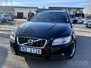 Black Volvo V70 2011 in Riga, with an engine capacity of 2.40 L and mileage of 0 thousand km for 5990 €, photo 3 on AUTOMOTO.COM.LV