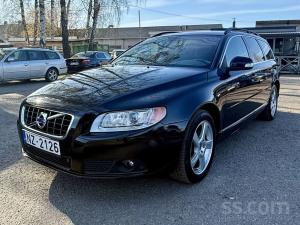 Black Volvo V70 2011 in Riga, with an engine capacity of 2.40 L and mileage of 0 thousand km for 5990 €, photo 5 on AUTOMOTO.COM.LV