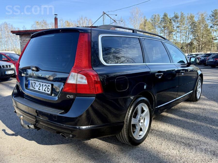 Black Volvo V70 2011 in Riga, with an engine capacity of 2.40 L and mileage of 0 thousand km for 5990 €, photo 8 on AUTOMOTO.COM.LV