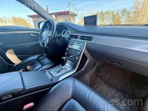 Black Volvo V70 2011 in Riga, with an engine capacity of 2.40 L and mileage of 0 thousand km for 5990 €, photo 12 on AUTOMOTO.COM.LV