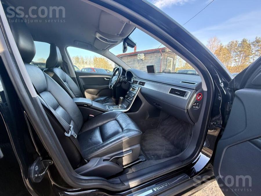 Black Volvo V70 2011 in Riga, with an engine capacity of 2.40 L and mileage of 0 thousand km for 5990 €, photo 13 on AUTOMOTO.COM.LV