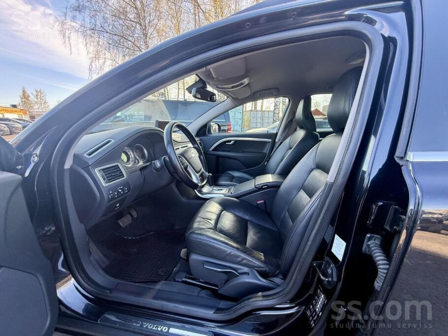 Black Volvo V70 2011 in Riga, with an engine capacity of 2.40 L and mileage of 0 thousand km for 5990 €, photo 14 on AUTOMOTO.COM.LV